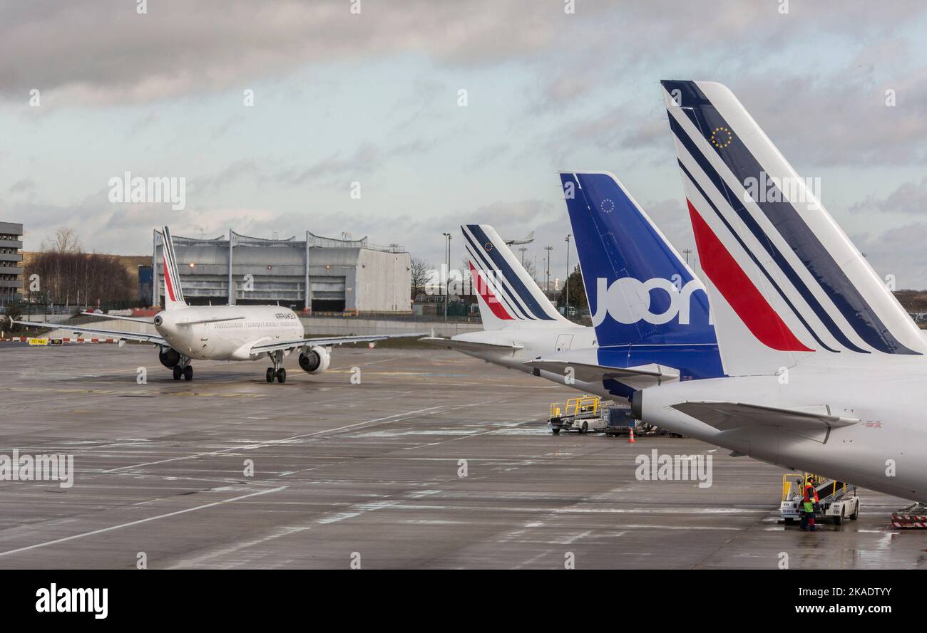 ROISSY CHARLES DE GAULLE AIRPORT AIR FRANCE PLANES Stock Photo - Alamy