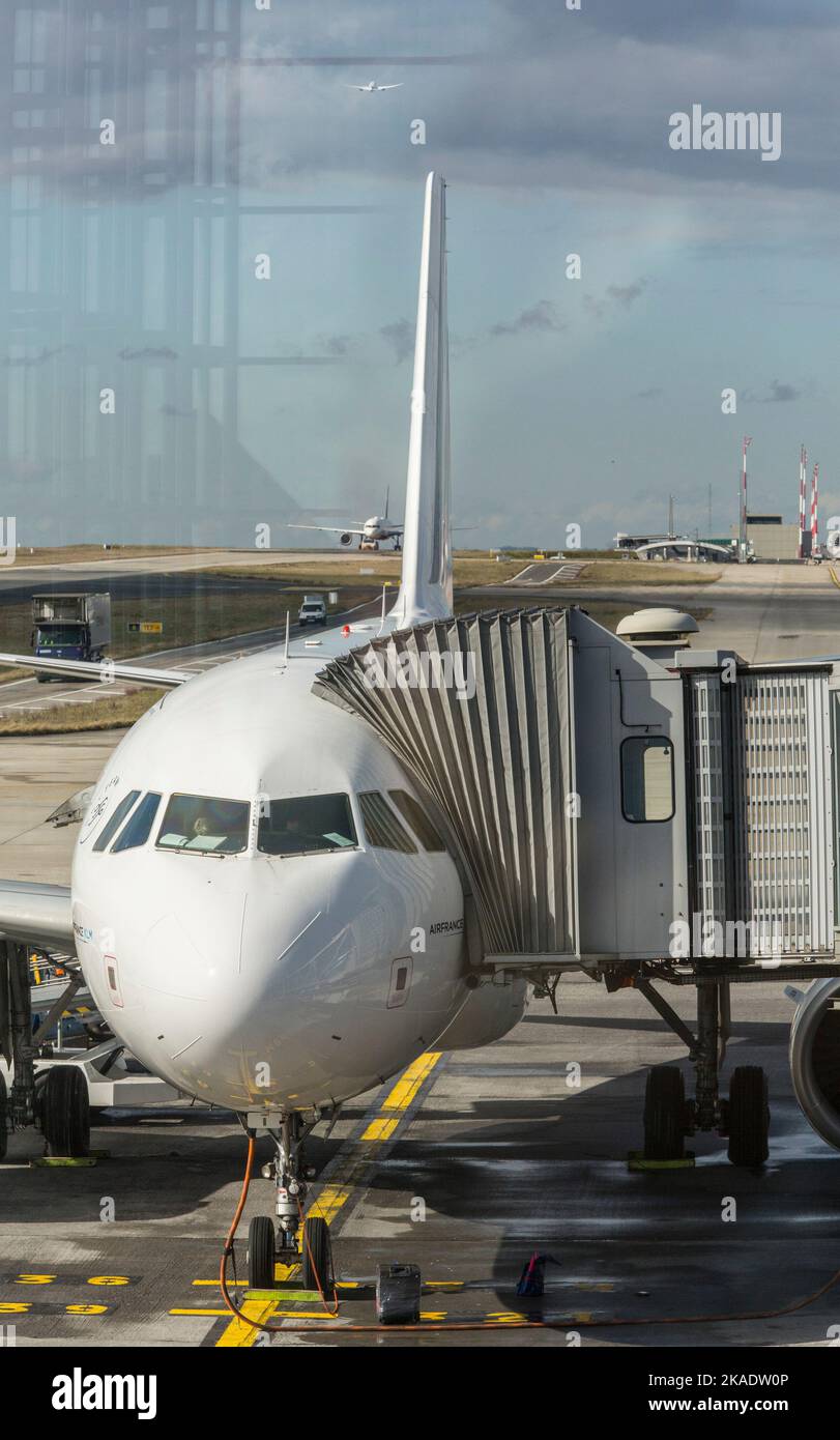 ROISSY CHARLES DE GAULLE AIRPORT AIR FRANCE PLANES Stock Photo - Alamy