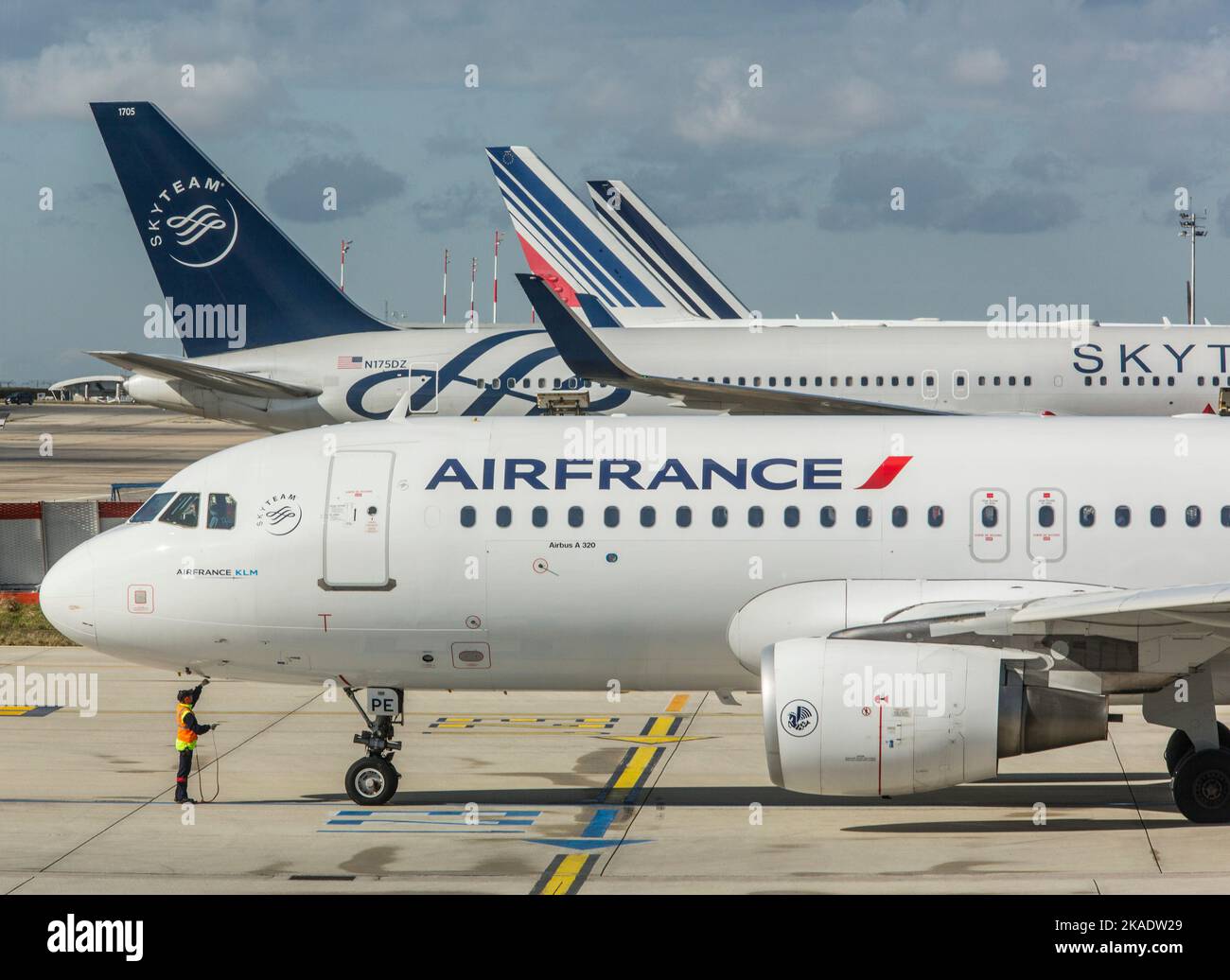 ROISSY CHARLES DE GAULLE AIRPORT AIR FRANCE PLANES Stock Photo - Alamy