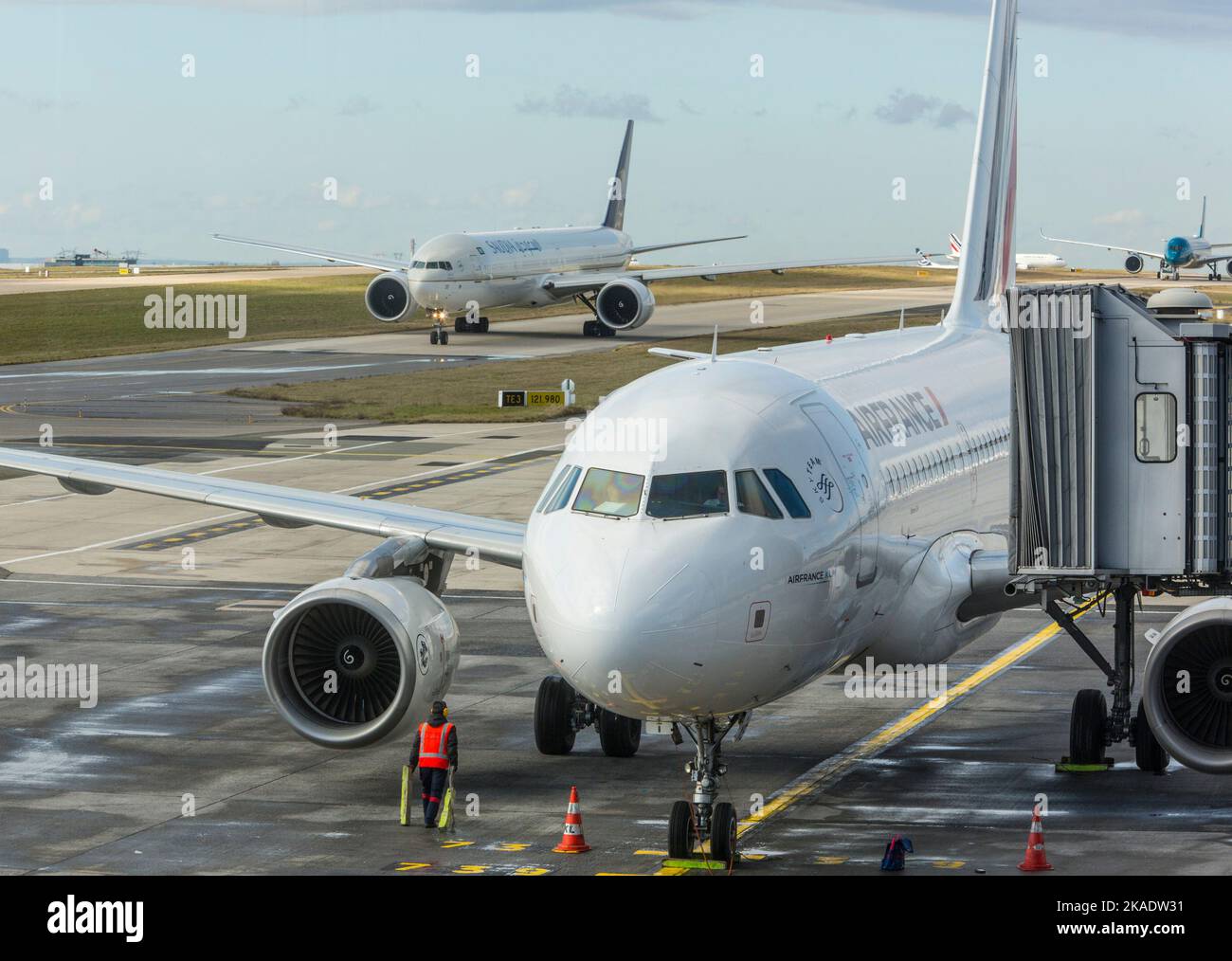 ROISSY CHARLES DE GAULLE AIRPORT AIR FRANCE PLANES Stock Photo - Alamy