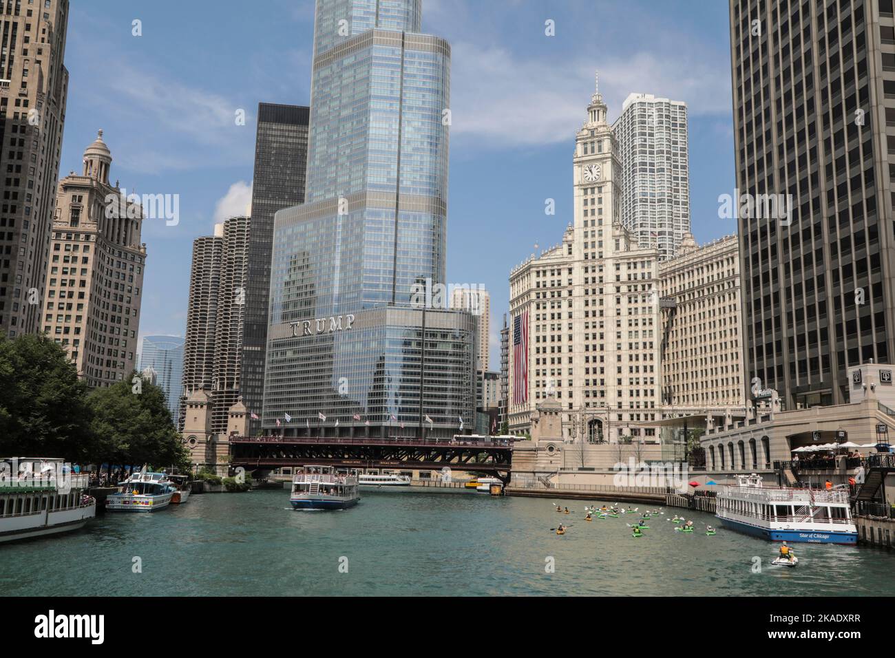 Chicago style bascule bridge hi-res stock photography and images - Alamy