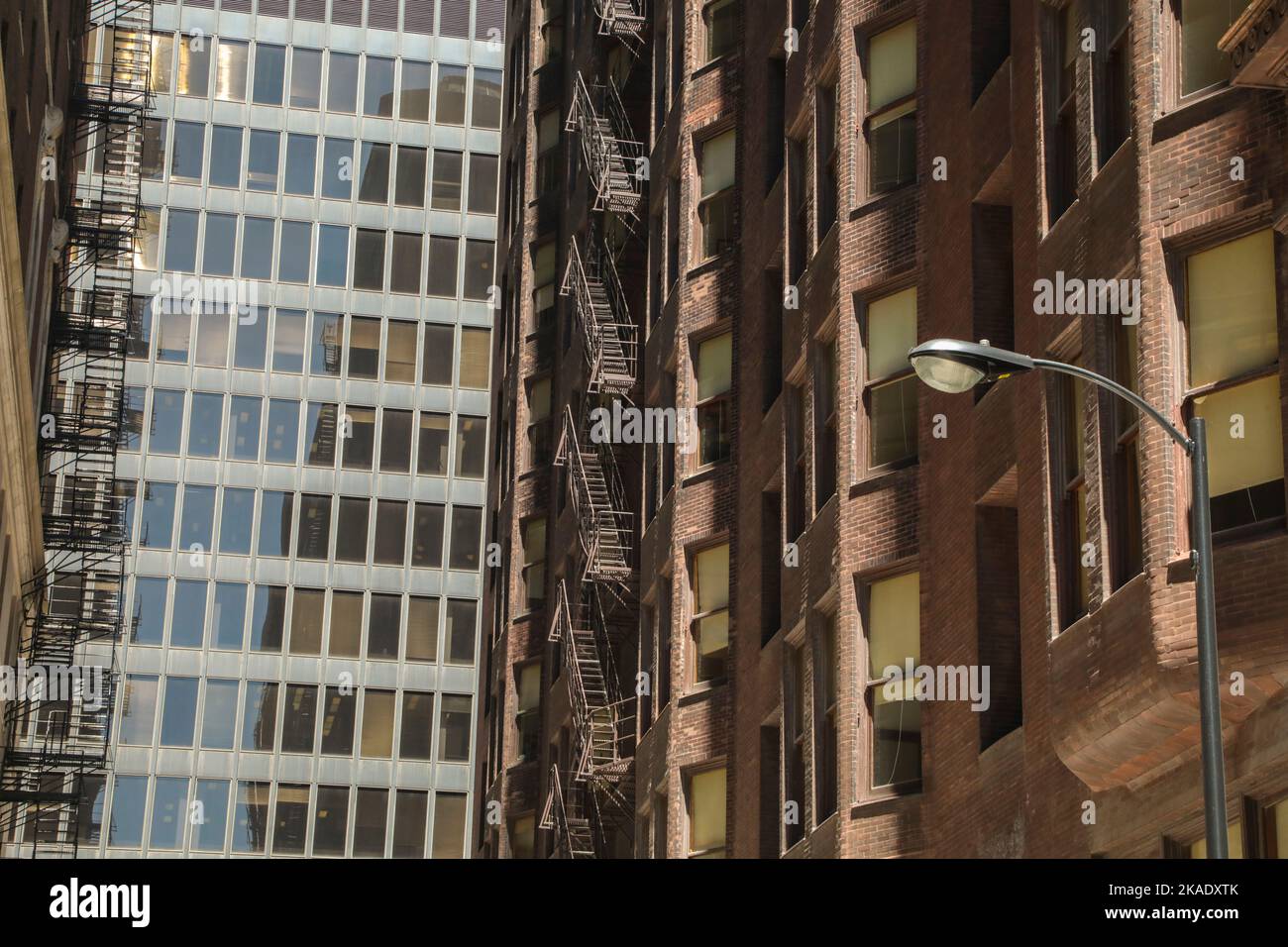 Chicago building architecture windows hi-res stock photography and ...