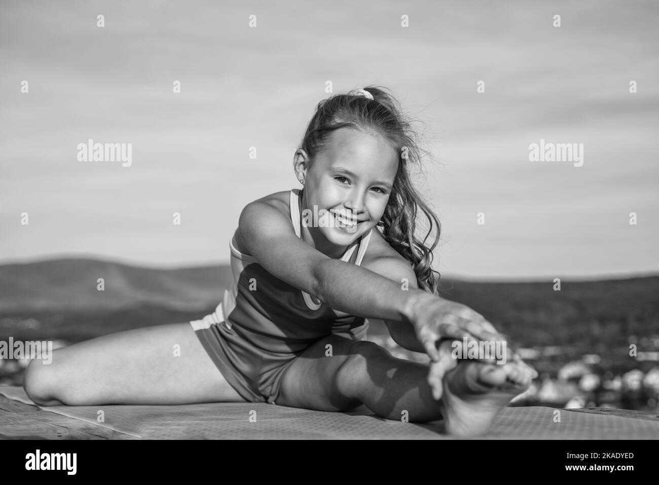 Tween kid girl training gymnastics hi-res stock photography and images ...