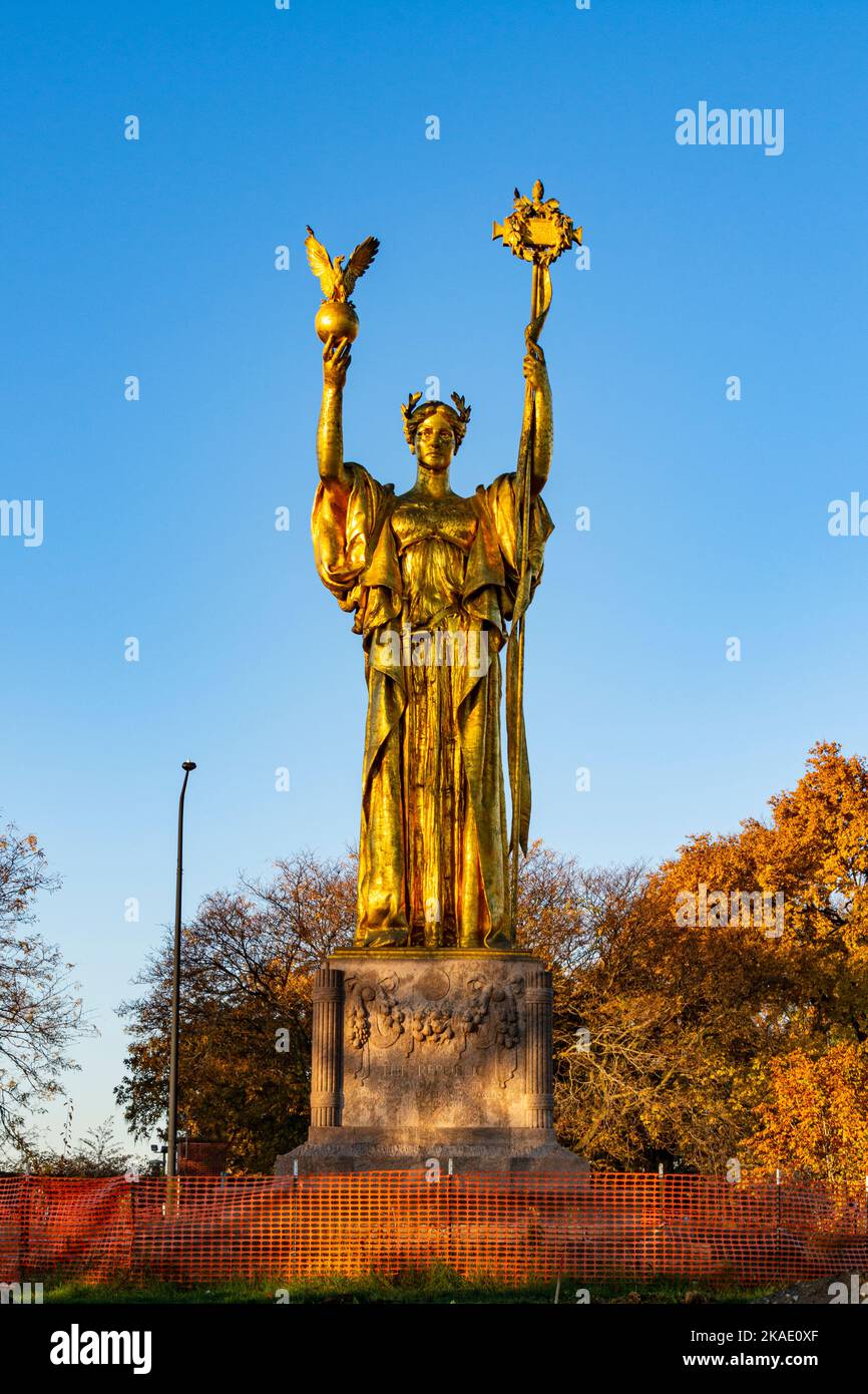 Shot of the 1918 replica of the Daniel Chester French's Statue of the ...