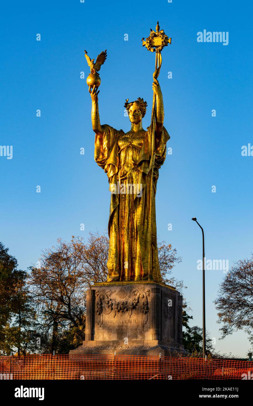 Shot of the 1918 replica of the Daniel Chester French's Statue of the ...
