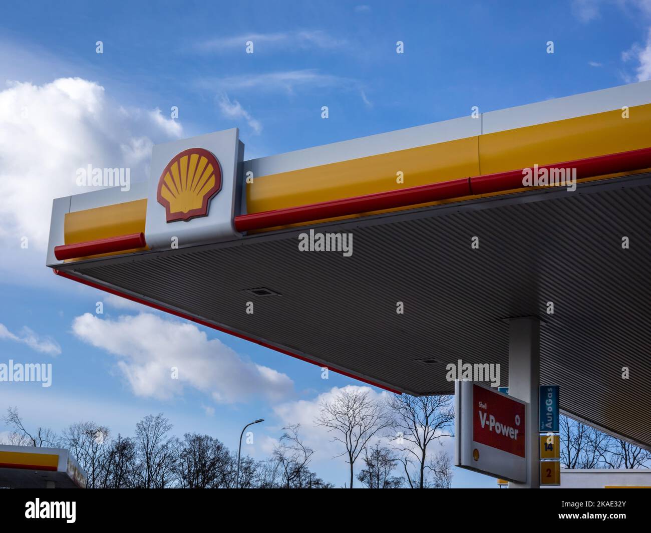 Shell v power hi-res stock photography and images - Alamy