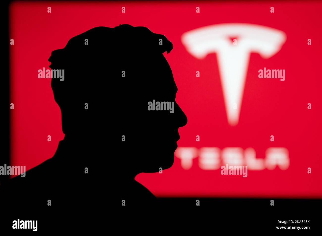 NEW YORK, USA, 2. OCTOBER 2022: Silhouette of Elon Musk portrait ...