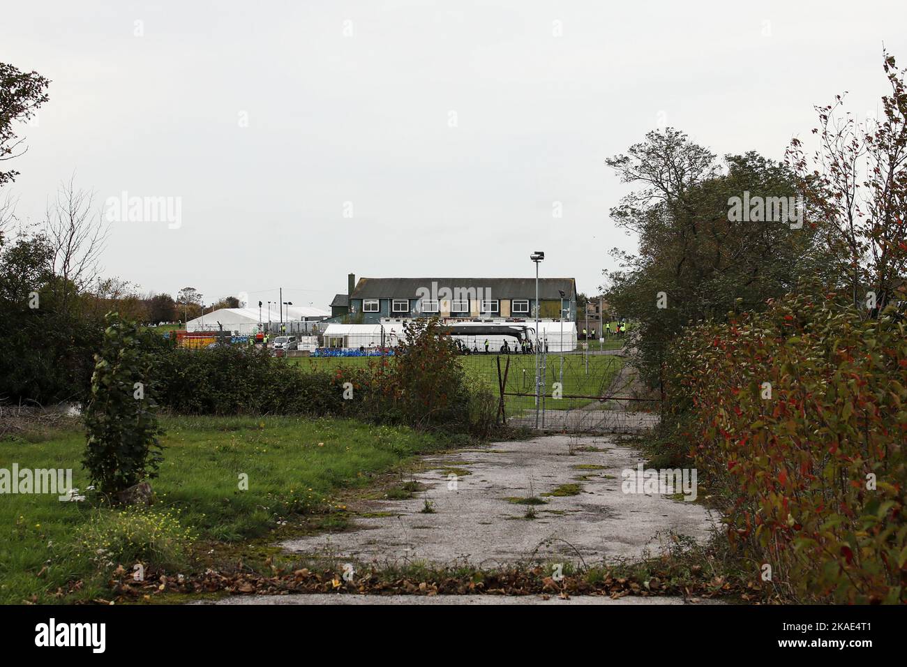 Manston migrant centre hi-res stock photography and images - Alamy