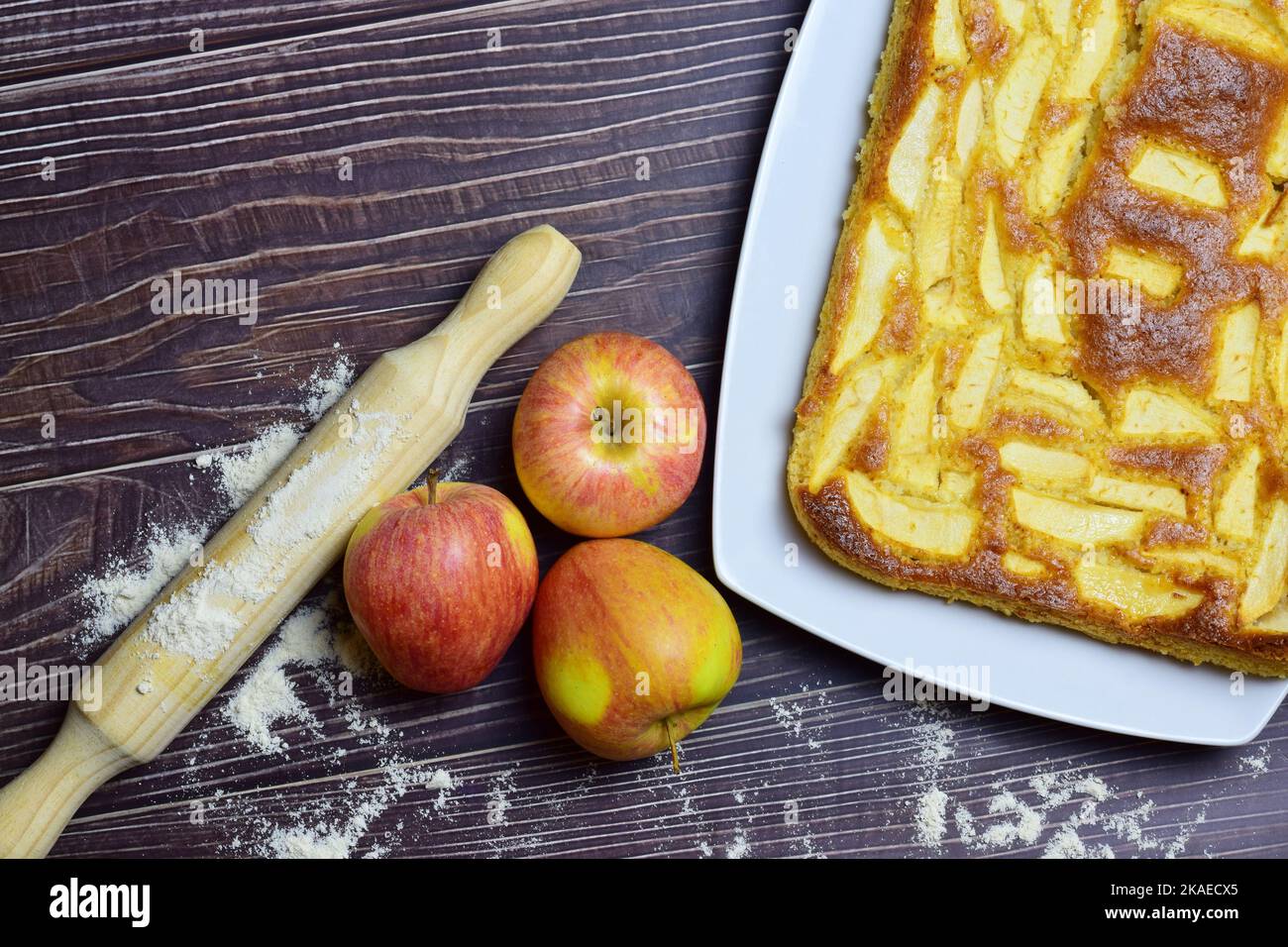 Homemade apple pie, white rectangular plate on brown rustic wood Stock ...