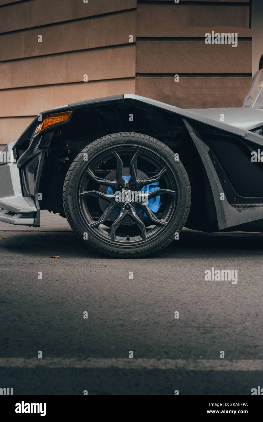 Black sport car hi-res stock photography and images - Alamy