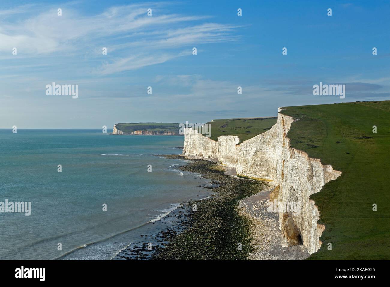 White chalk cliffs at birling gap hi-res stock photography and images ...