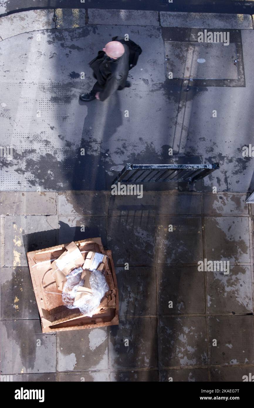 Litter box barrier hi-res stock photography and images - Alamy