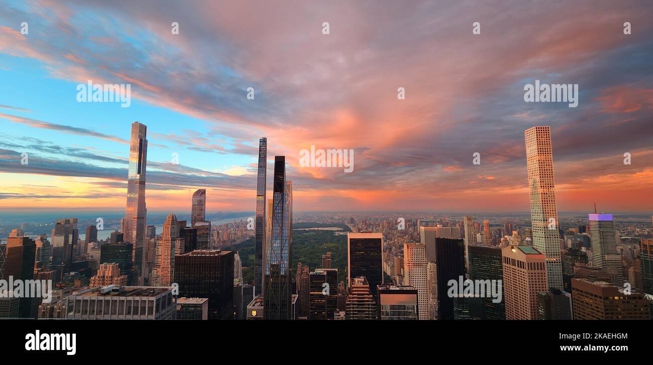 A gorgeous view of Midtown Manhattan facing Central Park from Top of ...