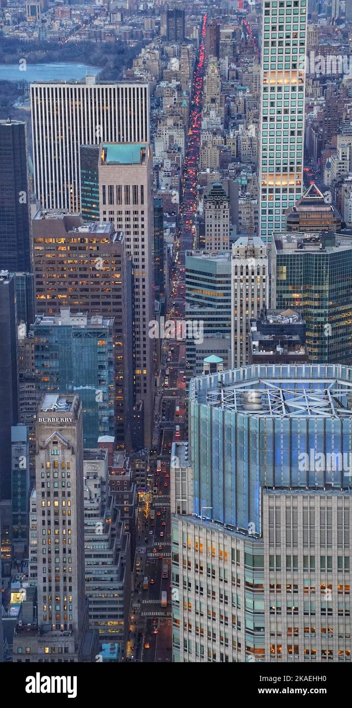 A vertical shot of the gorgeous view of streets and skyscrapers from ...