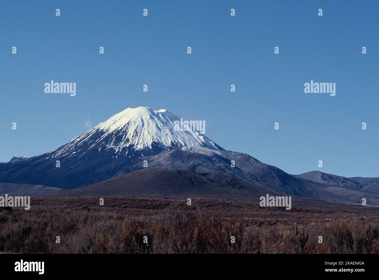 New Zealand. Mount Ruapehu. Snow peaked volcano Stock Photo - Alamy