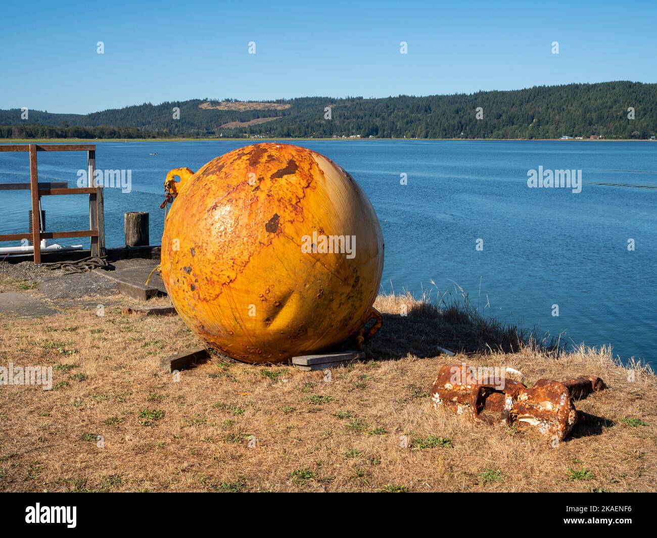 WA22662-00...WASHINGTON - Large, old, rusty float and anchor used as ...
