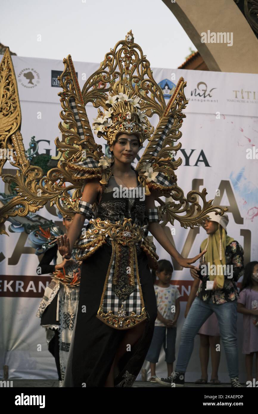In order to welcome Indonesia's independence day, a fashion show was ...