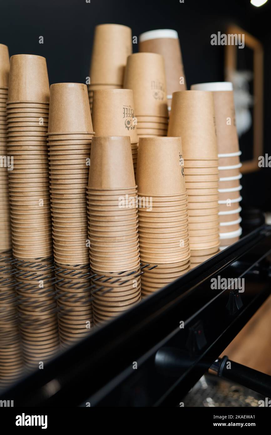 Disposable coffee cup shop pile hi-res stock photography and images - Alamy