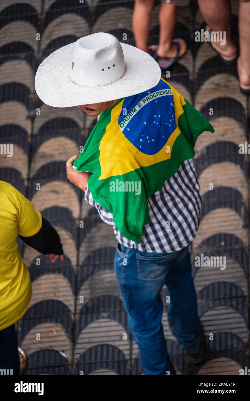 Brazilian cowboy man wearing a Brazilian flag and white hat to a ...