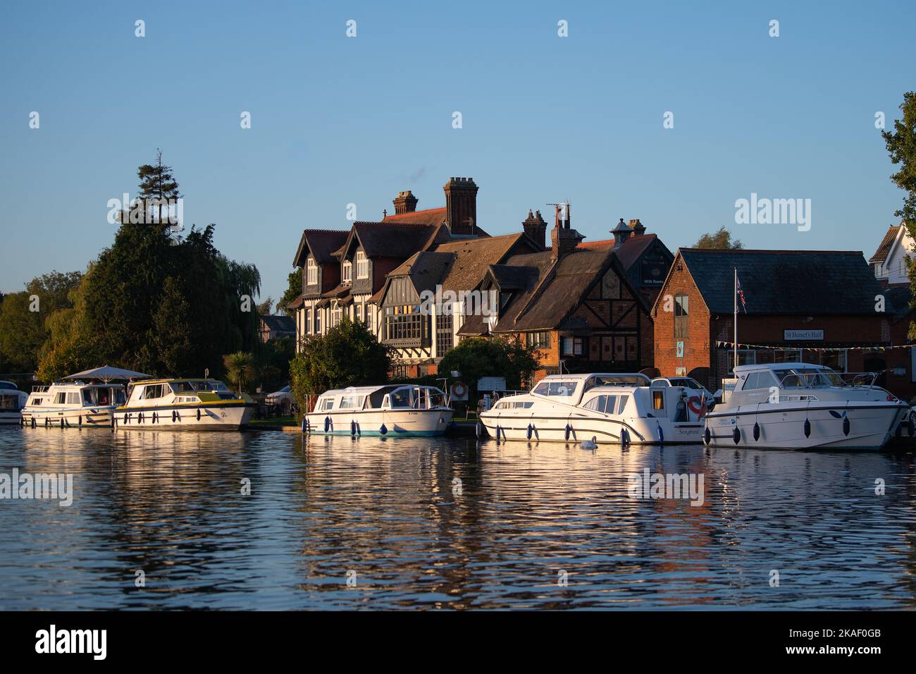 Sailing boat on the river bure at horning hi-res stock photography and ...