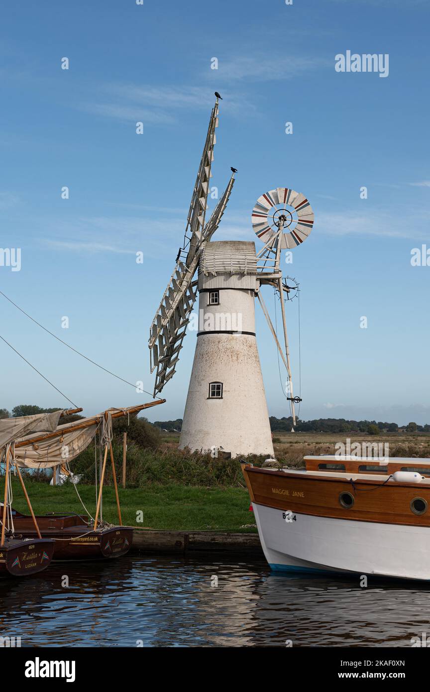Windmill at the Thurne Staithe, river Thurne, Norfolk Broads Stock ...
