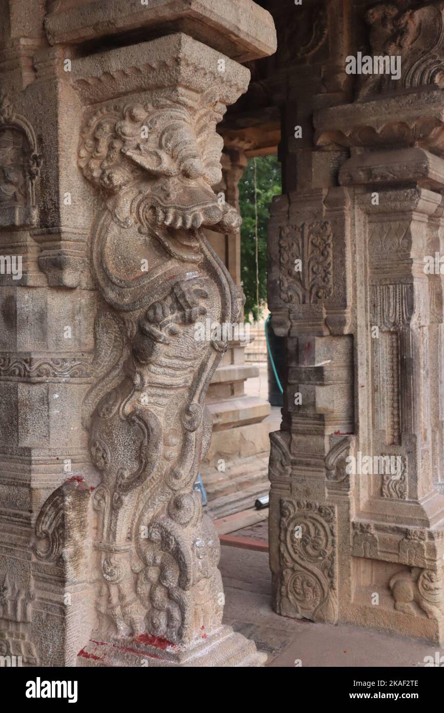 Yali statue hi-res stock photography and images - Alamy