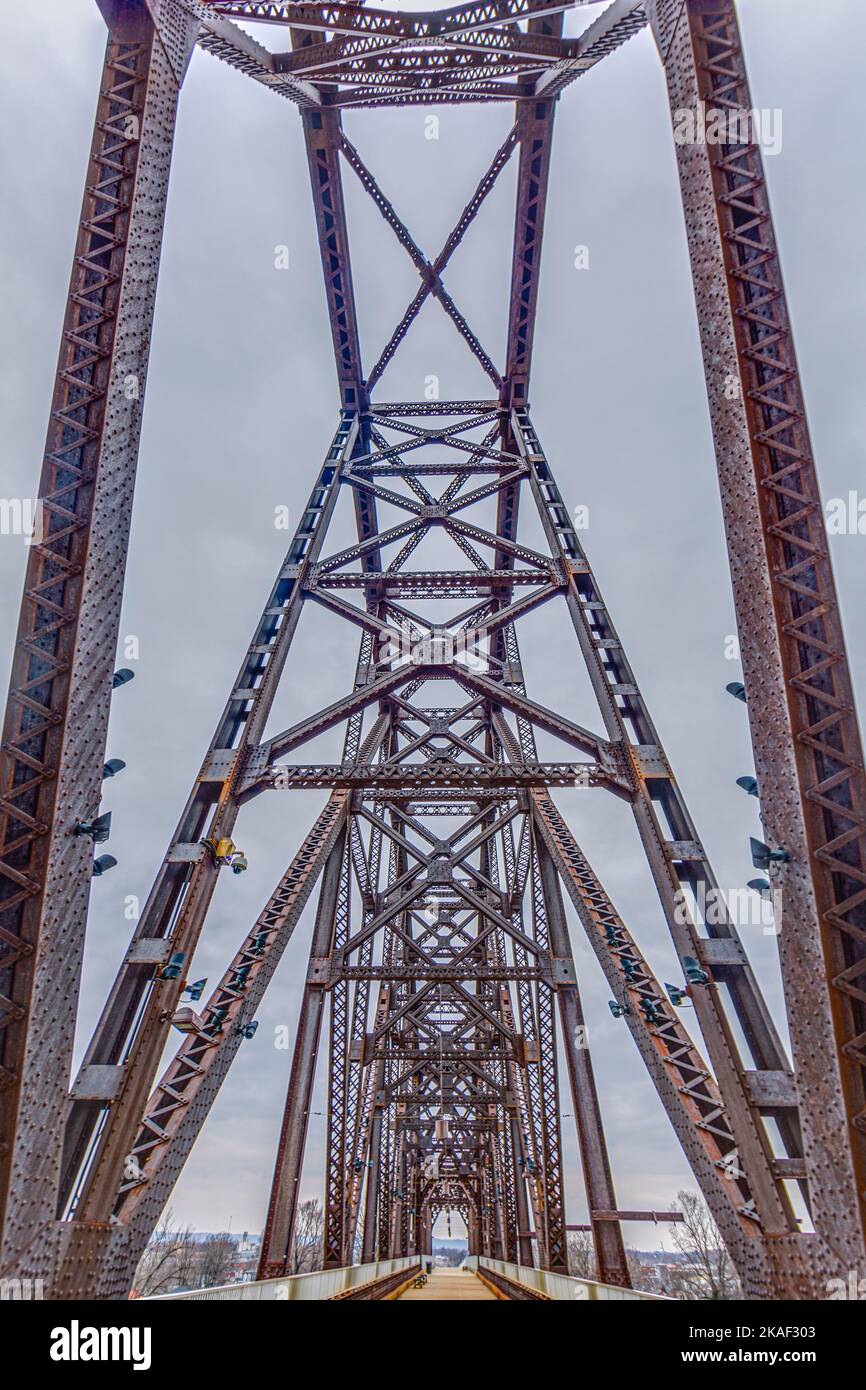 Close up picture of the impressive steel frame structure of the Big ...