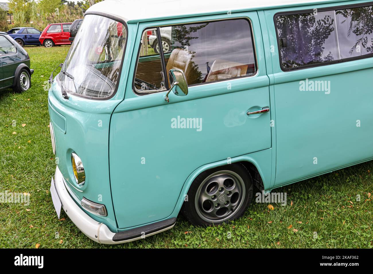 Turquoise volkswagen van hi-res stock photography and images - Alamy
