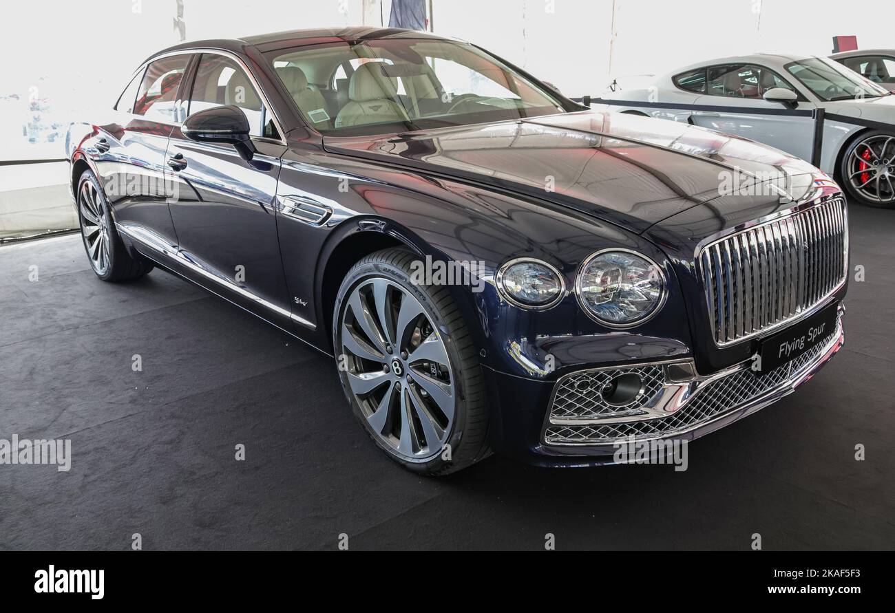 A closeup of a luxurious black car Bentley Flying Spur Stock Photo - Alamy