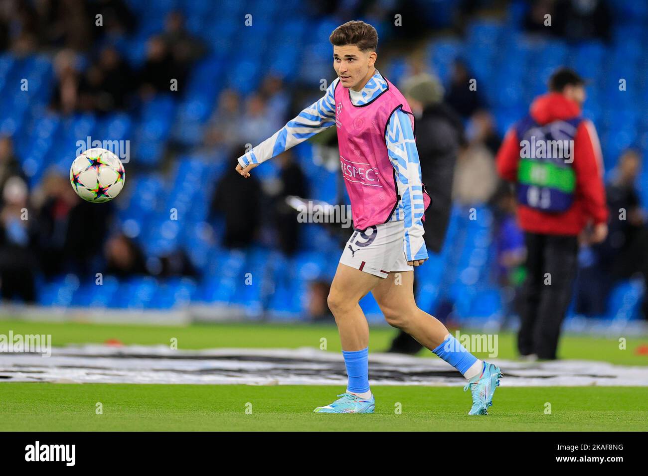 Julian Alvarez #19 of Manchester City warms up for the game ahead of ...