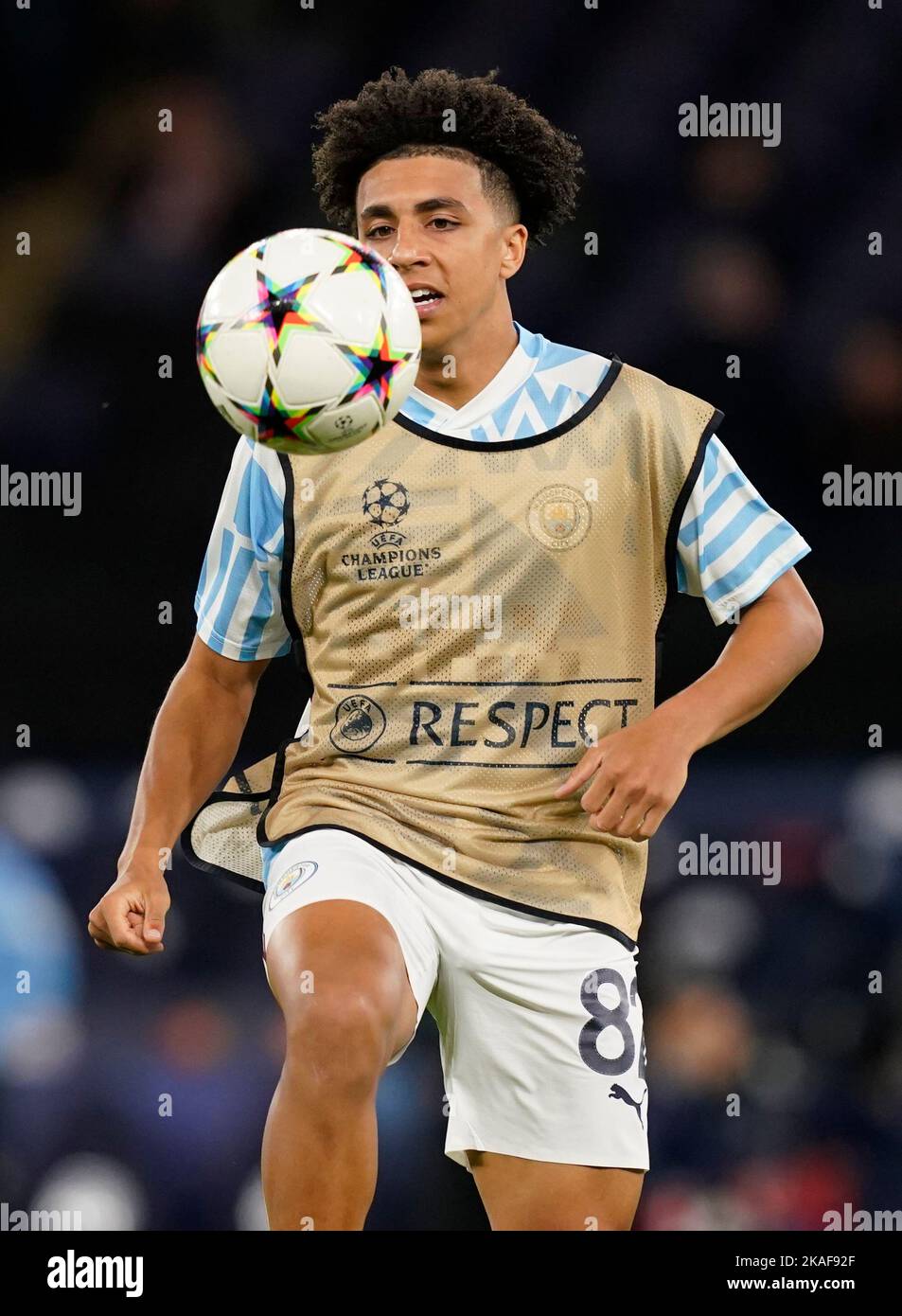 Manchester, UK. 2nd Nov, 2022. Rico Lewis of Manchester City warms up ...