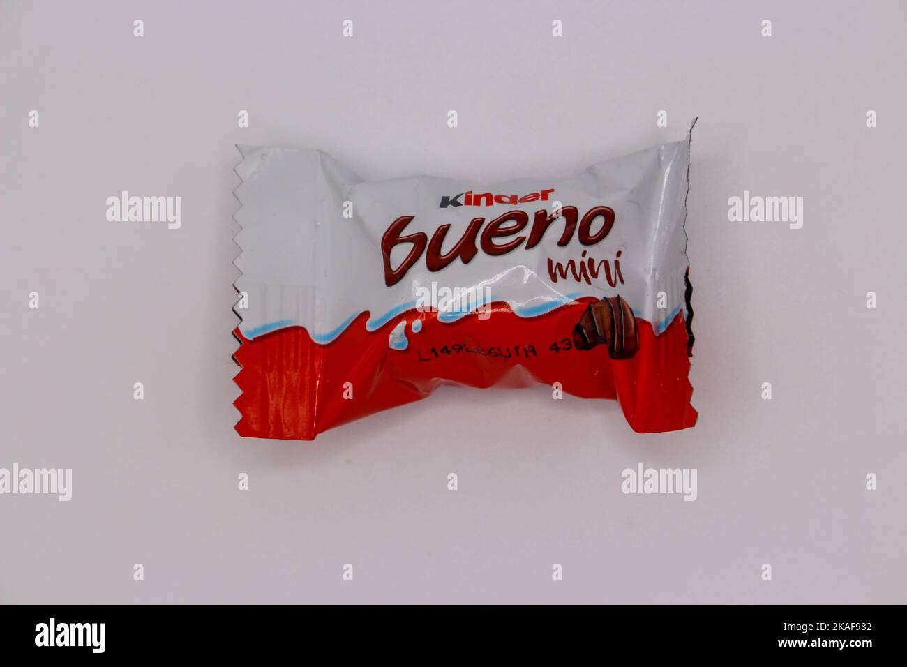 Kinder Bueno Mini Chocolate Stock Photo - Alamy