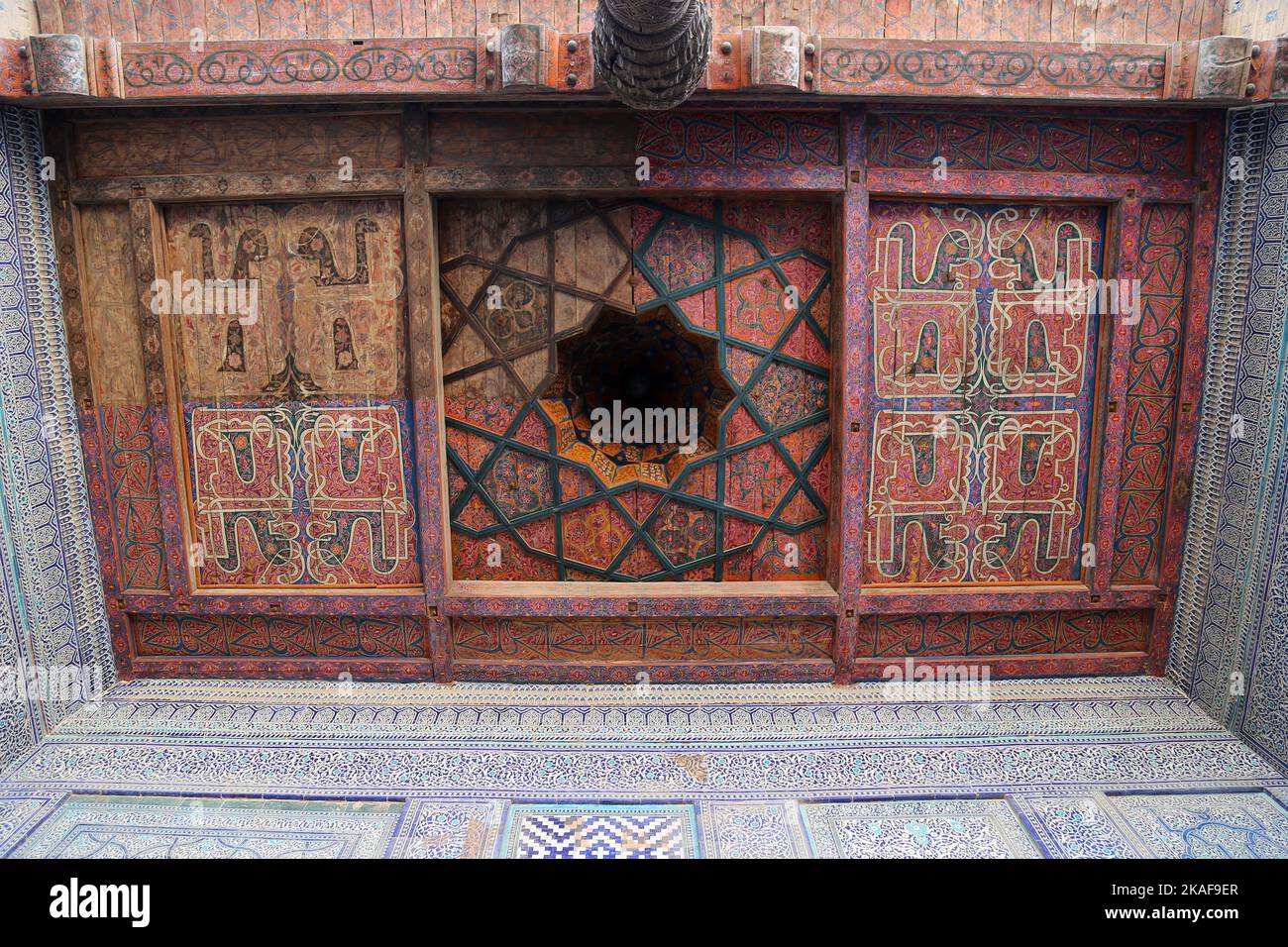 Painted ceiling of entrance to Khan's Bed Chamber, Tash Khauli Palace ...
