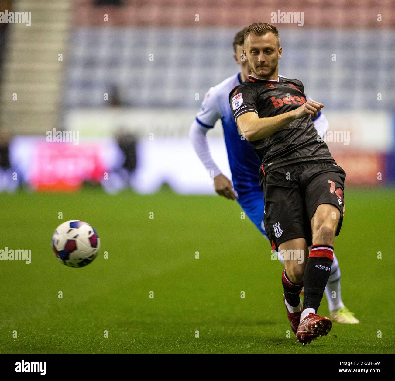 DW Stadium, Wigan, UK. 2nd Nov, 2022. Championship football league ...