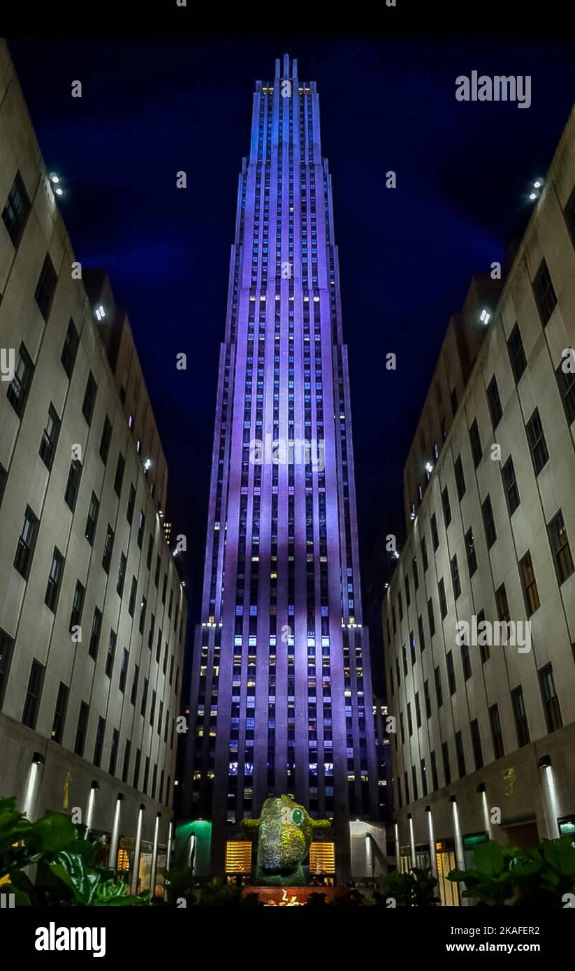 Rockfeller center new york shopping hi-res stock photography and images ...