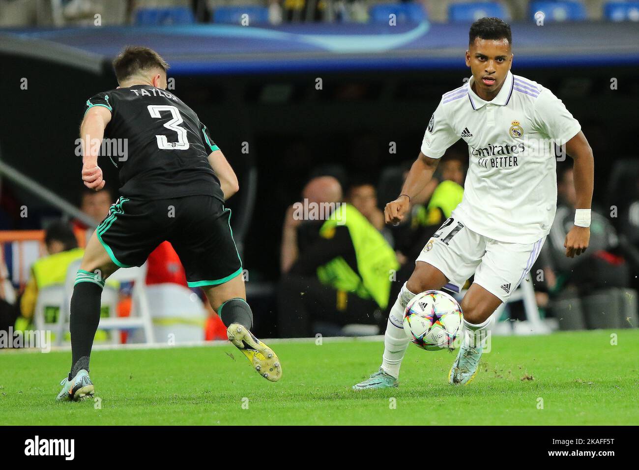 Celtic´s Greg Taylor (l) and Real Madrid´s Rodrygo (r) in action during ...
