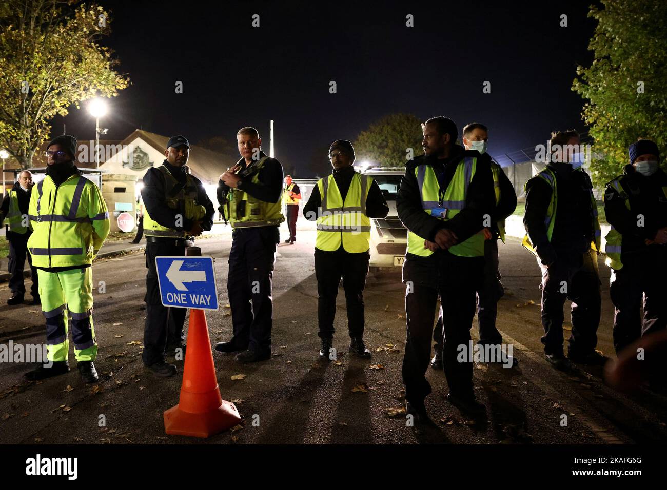 Manston migrant processing centre hi-res stock photography and images ...