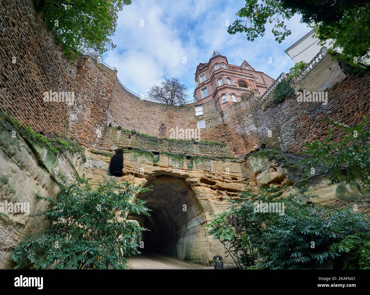 Building at 20 Park Terrace above lower entrance to Park Tunnel ...