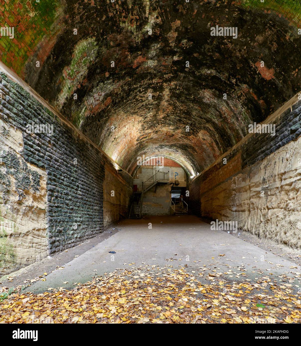 Rock faced stone lining hi-res stock photography and images - Alamy
