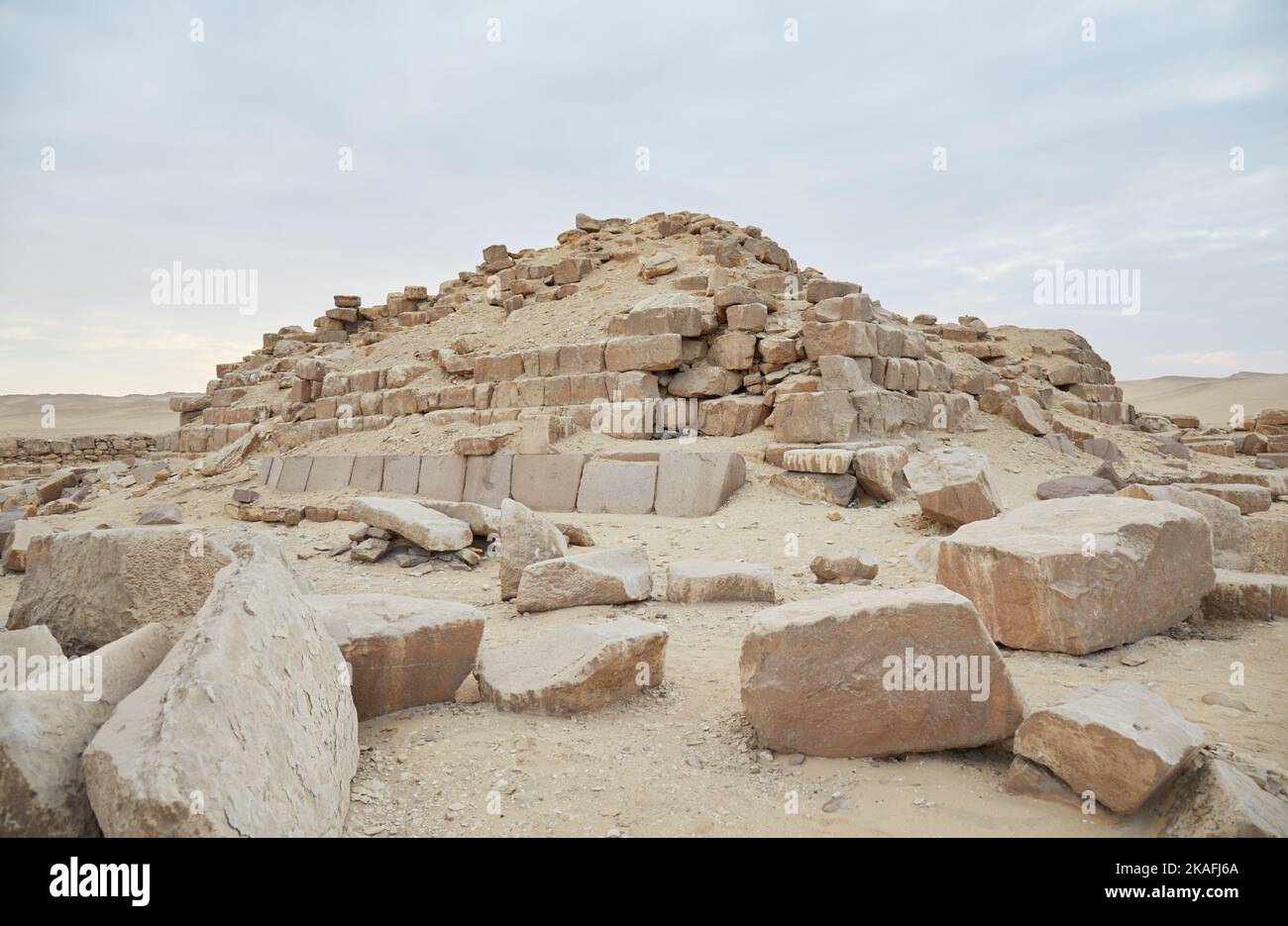 The First-Ever Egyptian Obelisk at Abu Gorab Stock Photo - Alamy