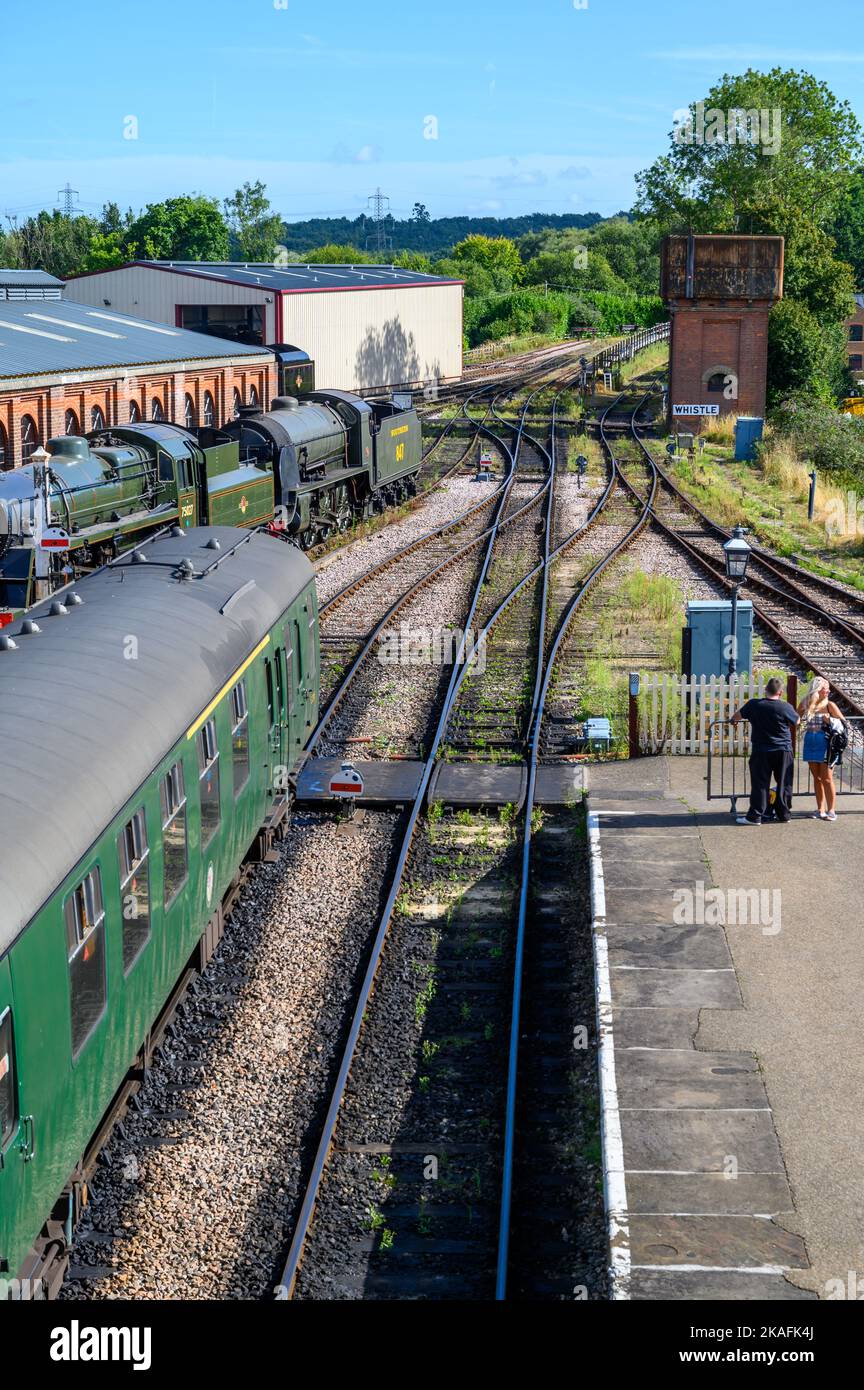 Passenger carriages and old steam locomotives parked at Sheffield Park ...