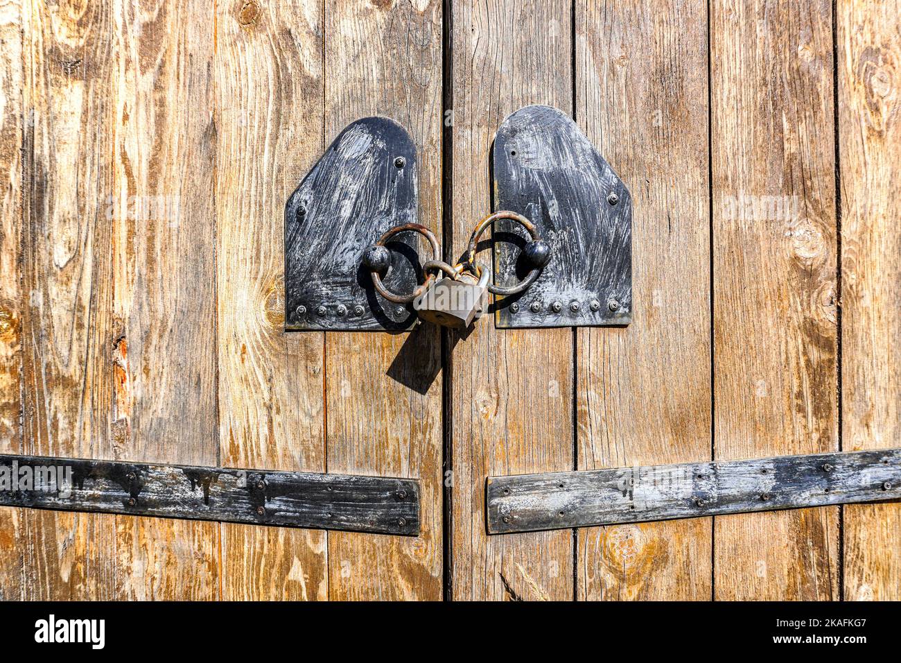 Old wooden door with rusty metal padlock close up Stock Photo - Alamy