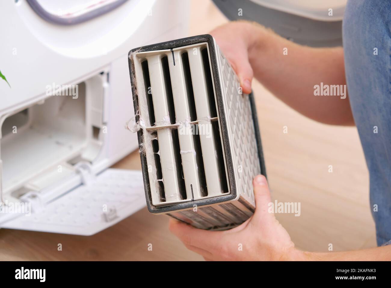 Cleaning the tumble dryer filter hi-res stock photography and images ...