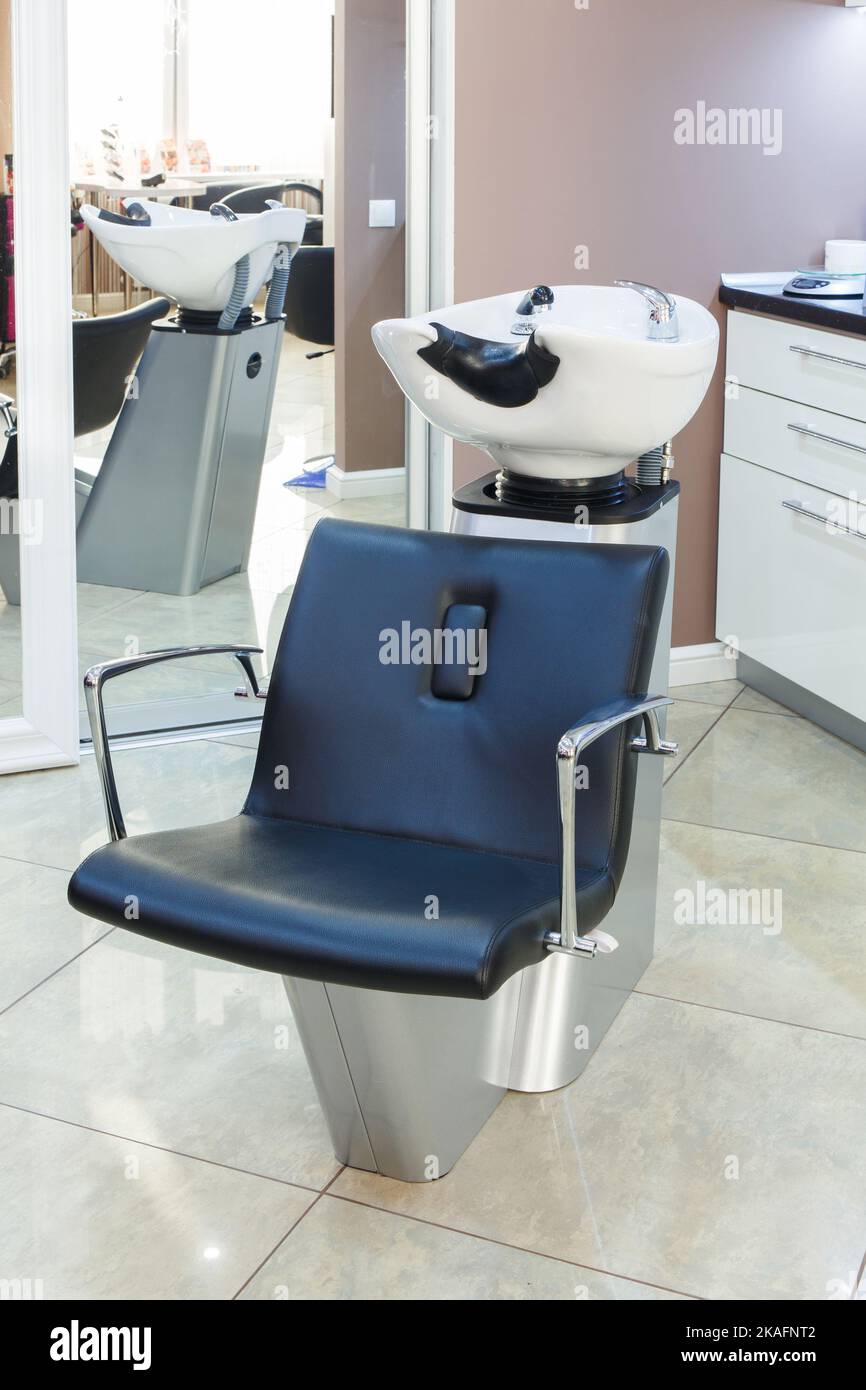 Professional white wash basin in the interior of a beauty salon ...