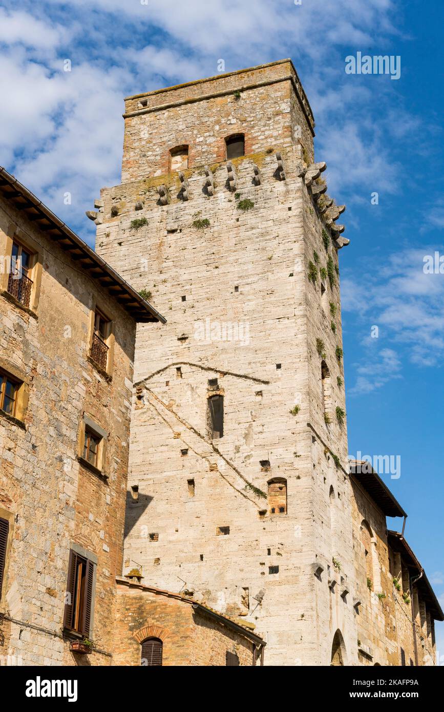 A vertical shot of the tower of a historic building in San Gimignano ...
