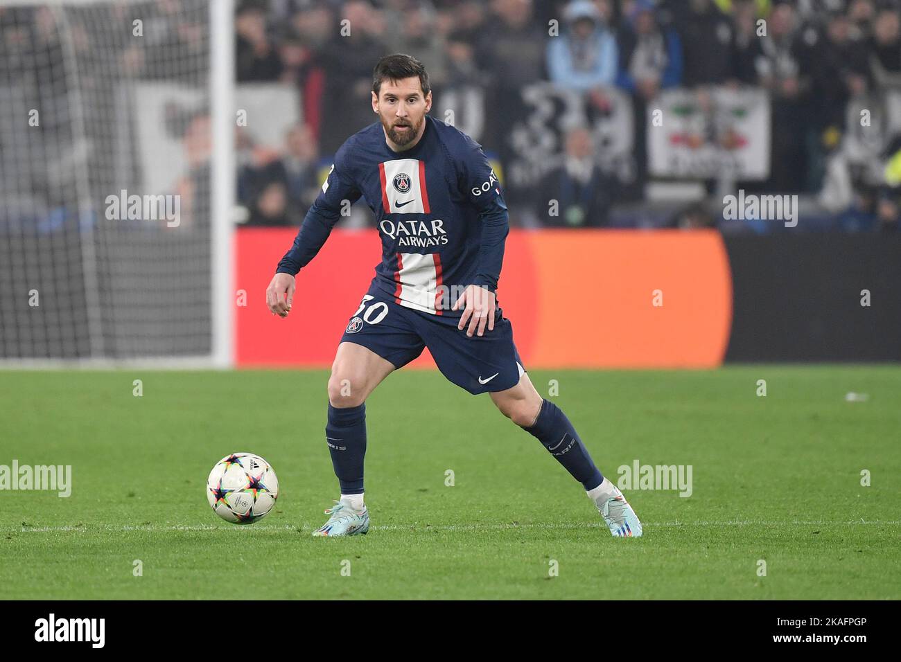 Lionel messi november 2022 paris hi-res stock photography and images ...