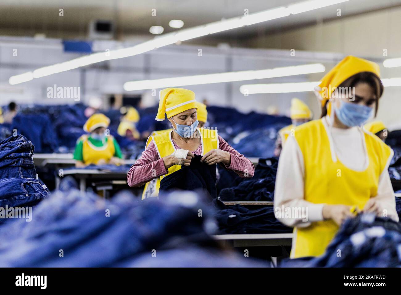 Samarkand, Usbekistan. 02nd Nov, 2022. Workers produce jeans at the ...