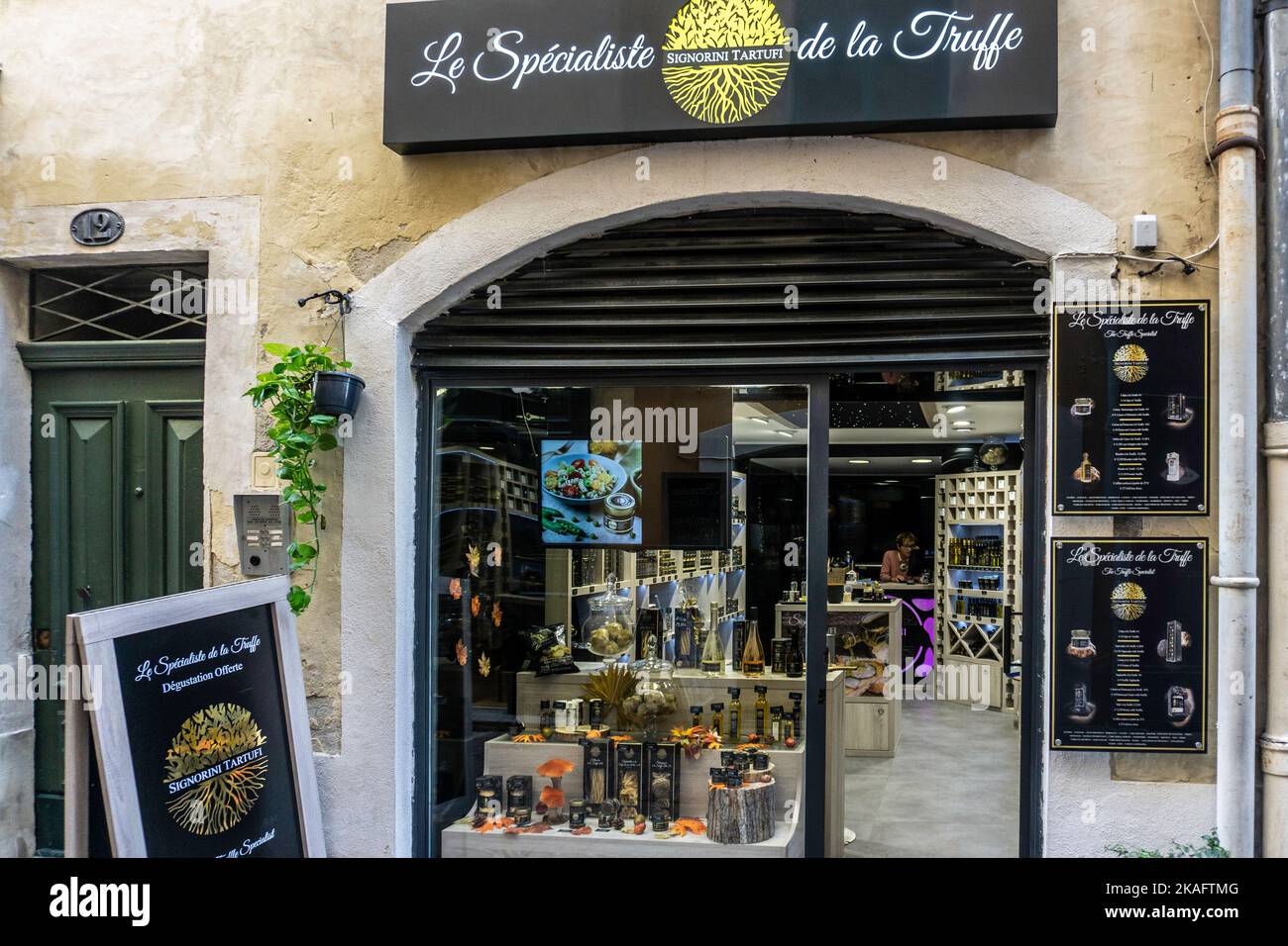 Signorini tartufi hi-res stock photography and images - Alamy