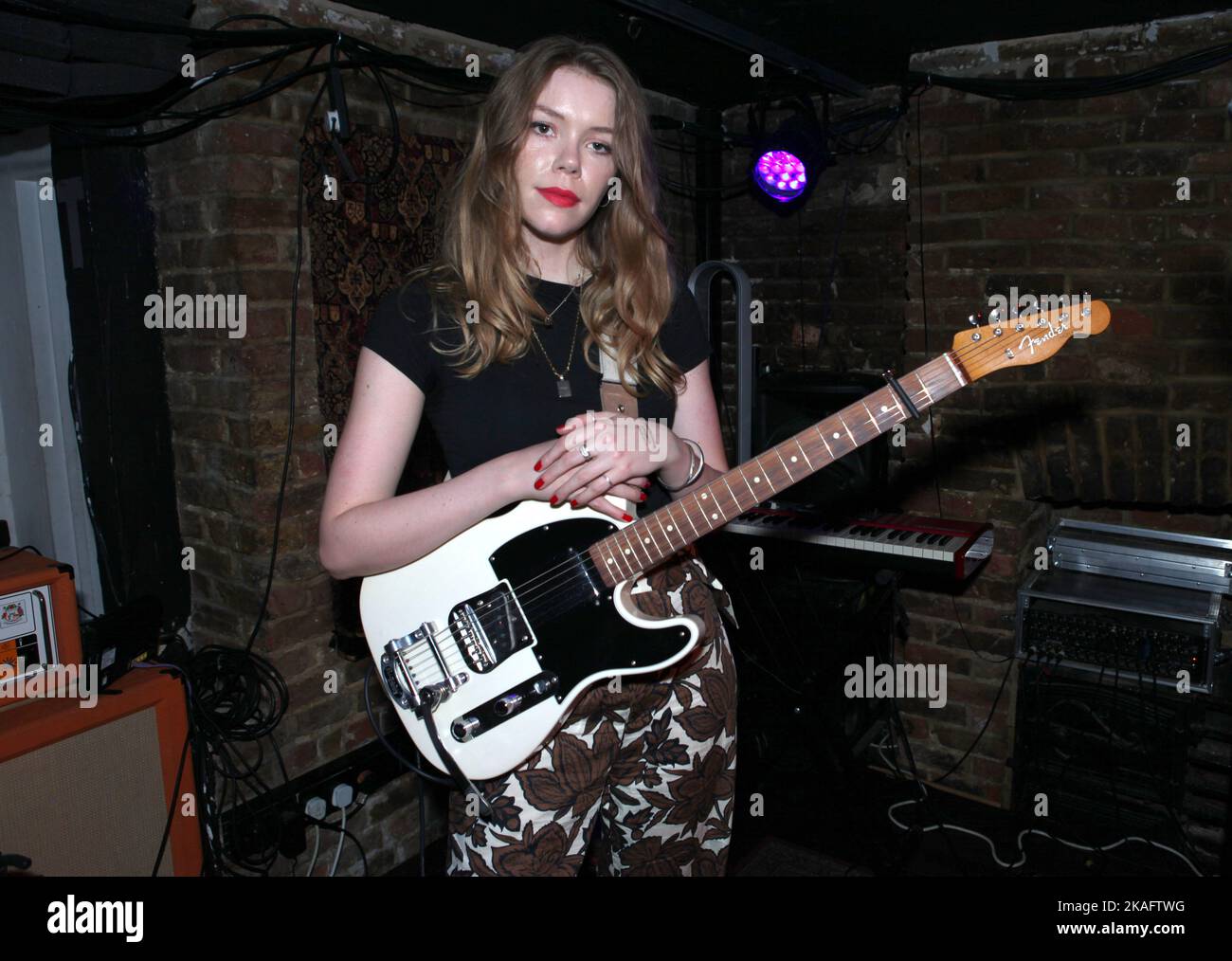 Women in the music industry hi-res stock photography and images - Alamy