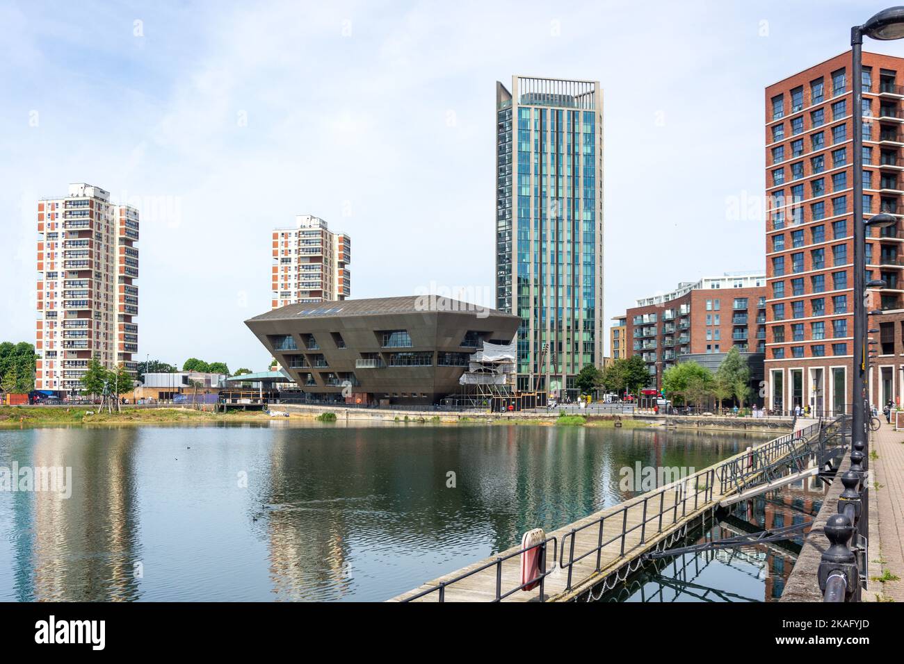 Surrey quays hi-res stock photography and images - Alamy